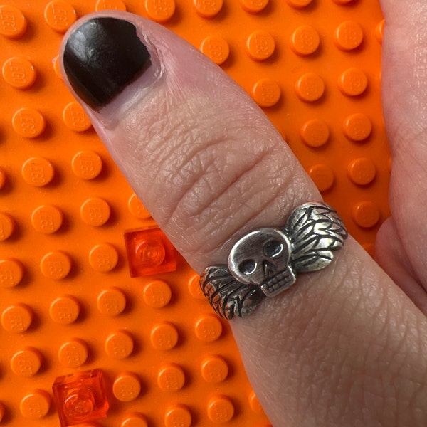 Taphophile Ring in Sterling Silver Memento Mori Skull - Etsy