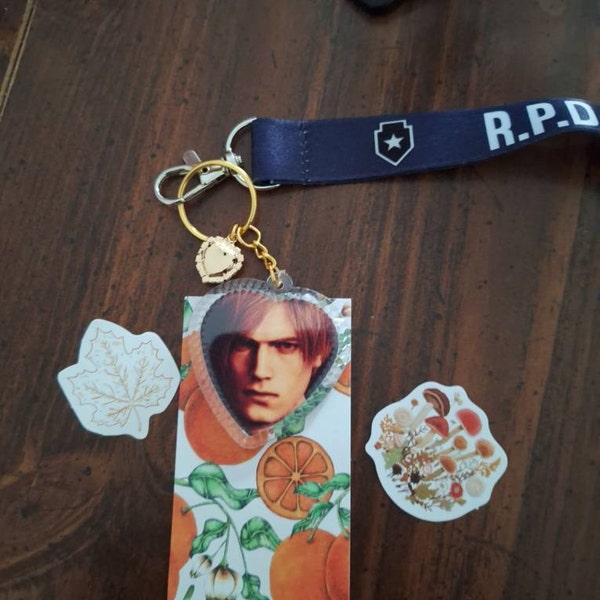 Ada Wong Keychain Resident Evil 4 - Etsy