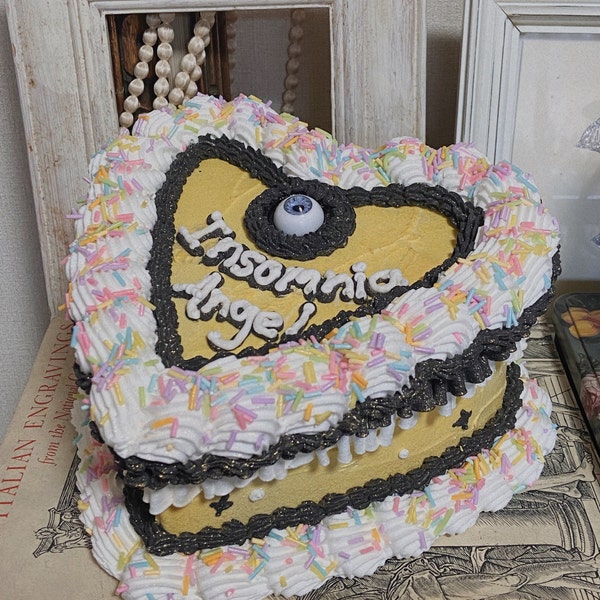 Heart Shaped Decoy Cake / Fake Cake Box Custom Design valentines Gift ...