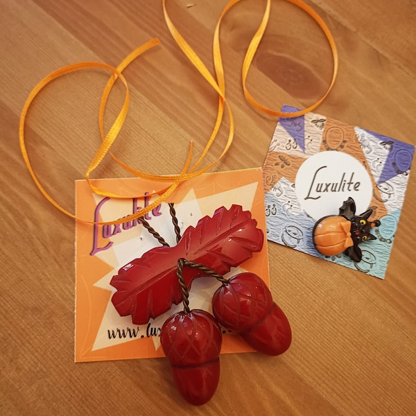 Mini Log Lady Brooch! Acorns 1940s 50s Bakelite Fakelite Style Novelty ...