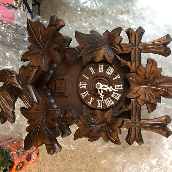 Classic 1960’s Dark Brown Vintage Leaf and Loon Style Cuckoo Clock ...