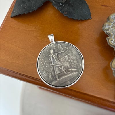 Egyptian Cat Goddess Bastet 1/2 Oz Silver Ultra High Relief Relic Round ...