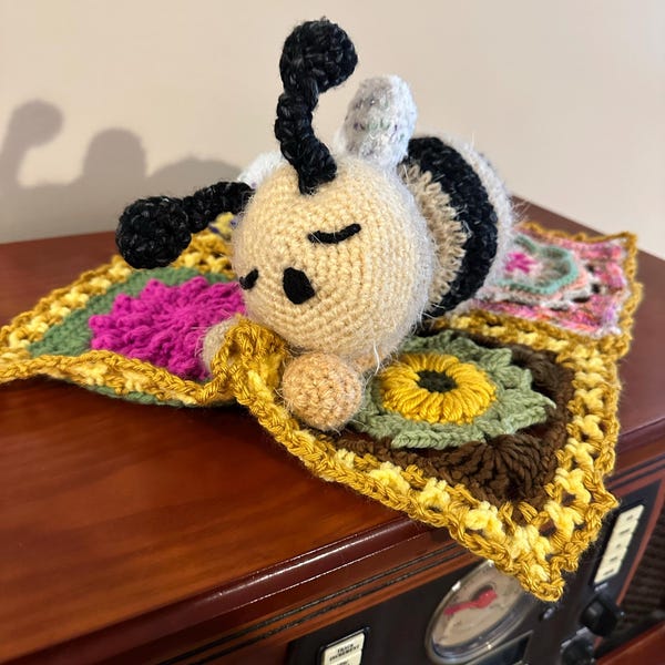 Sleeping Bee Crochet Pattern, Simple Beginners Amigurumi Animal ...