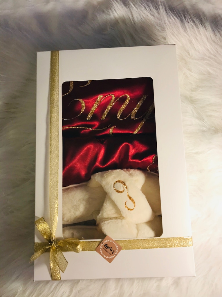 Personalized Muslim Gift Box – Prayer Mat, Qamis, Tasbih & Musk - Etsy