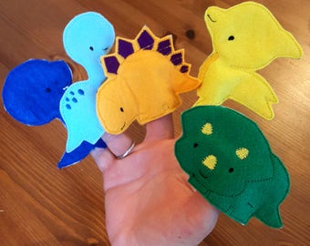 Easy to sew felt PDF pattern. DIY Harold the Pug finger