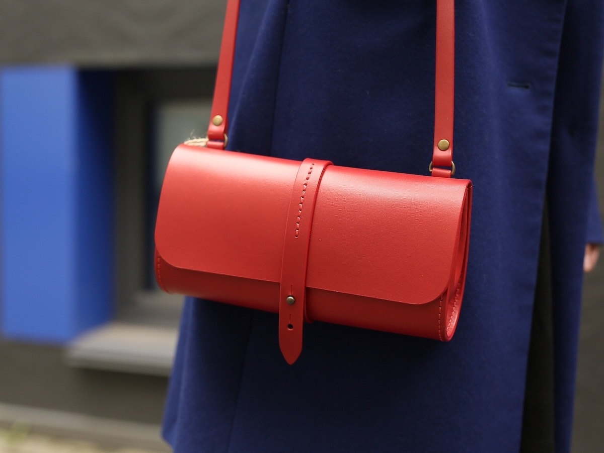 The ‘90s-Inspired Barrel Bag Will Be Your New Bestie | Etsy