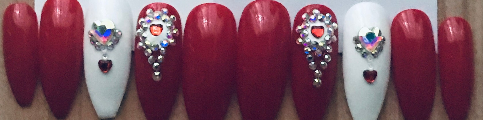 Simple yet glamorous press on/glue on nails by AKLnails on Etsy