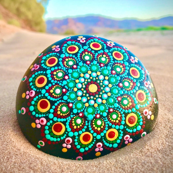 Simple Mandala Rocks Painted Rocks Paperweights Rock Art Dot Stones Dot ...