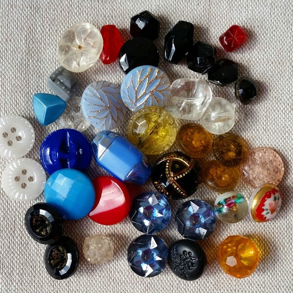 Bright Red Vintage 1940s Casein Plastic Slide Buckle on Card Buttons by Schwanda Octagonal ...