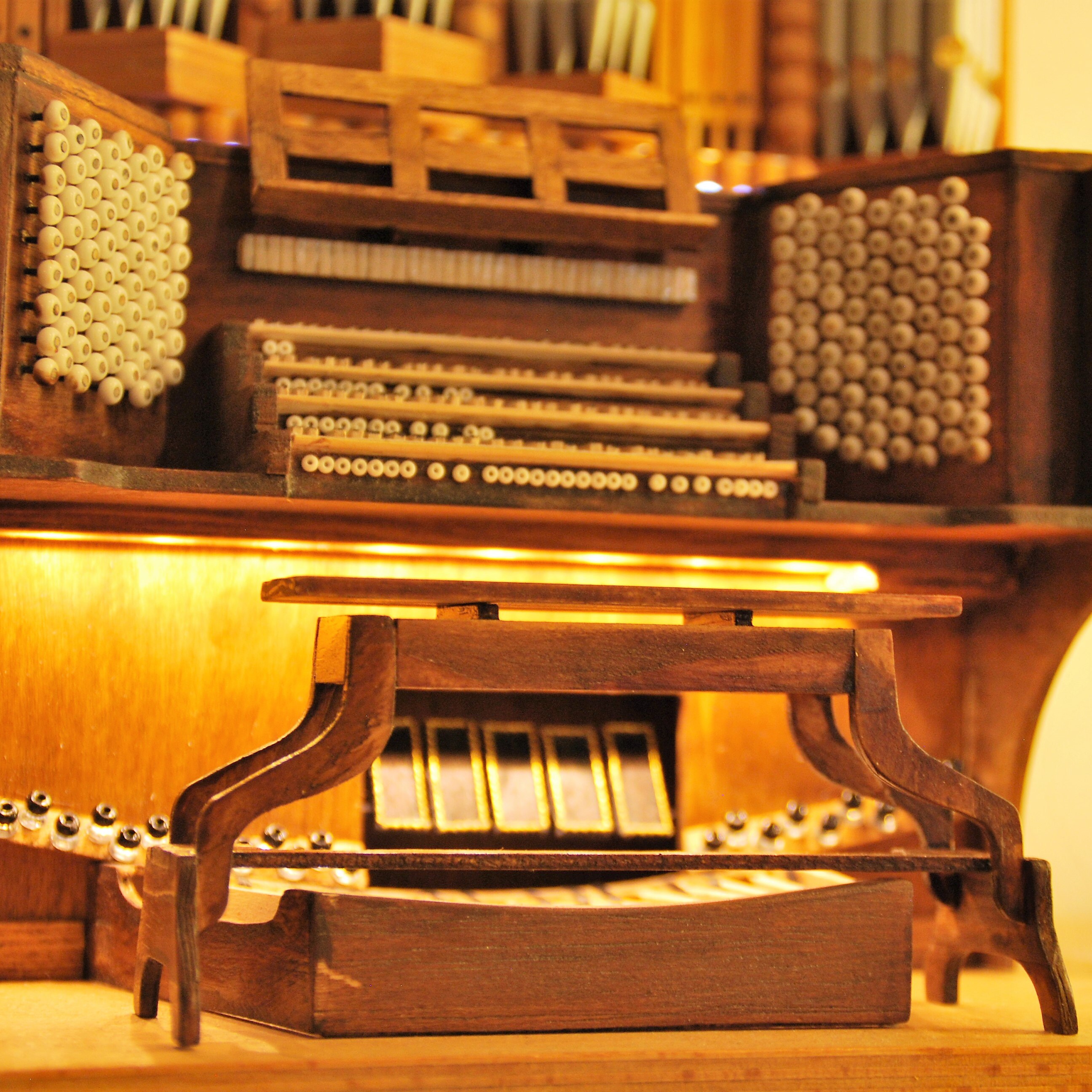 Handmade miniature organs and organconsoles by miniaturmanufactur