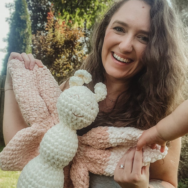 Crochet Leo the Bee PATTERN Amigurumi Plushie Crochet Snuggler ...