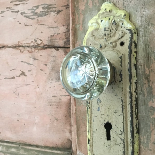 Vintage Chippy White Metal Buggy Planter Planter Garden Cottage Shabby ...