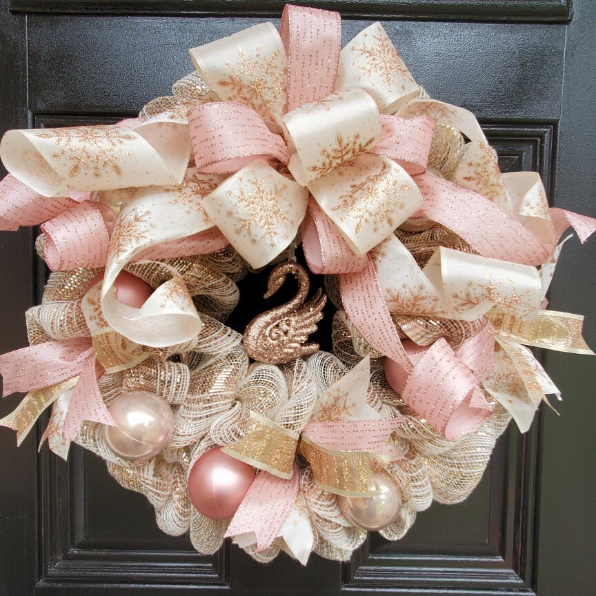 Beautiful wreaths and home decor by BoutiqueWreaths77 on Etsy