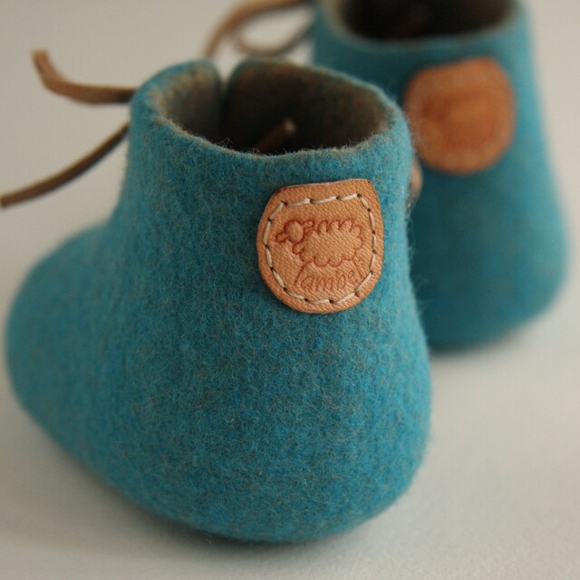 Handmade felted baby shoes and baby booties by LambeliFelt on Etsy