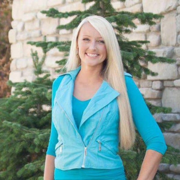 Flower Girl Retro Daisy T-shirt PNG, Yellow Floral Graphic Tee Shirt ...