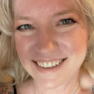 JAPANESE CHRYSANTHEMUM SCARLET Red Philip Jacobs Kaffe Fassett ...