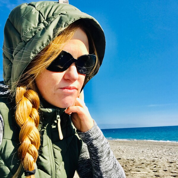 Macaron Label Mockup, Round Tag Mockup, Round Sticker Label Mockup ...