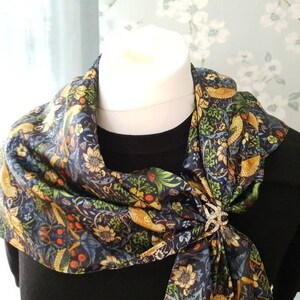 Queen Bee Digital Paper, Gold Bee Clipart, Seamless Patterns, Bee ...